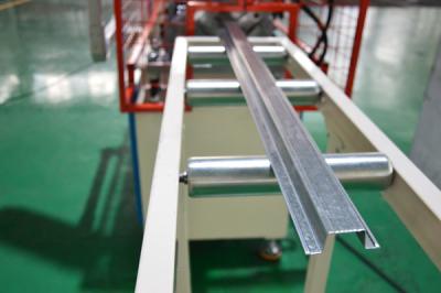 Cina Perno di Batten del tetto di 5,5 chilowatt e rotolo della pista che forma macchina guidata dalla catena a uno pollici in vendita