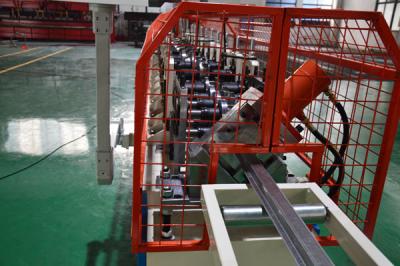 Cina Perno di Batten del tetto di 5,5 chilowatt e rotolo della pista che forma macchina guidata dalla catena a uno pollici in vendita