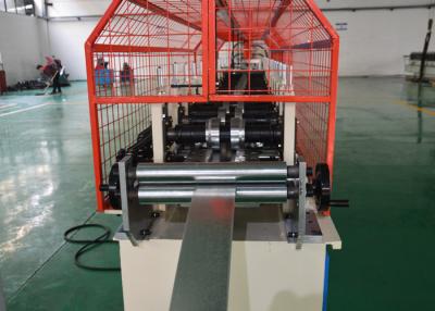 中国 G550鋼鉄組み立てのスタッドおよび13のローラーが付いている機械を形作るトラック ロール 販売のため