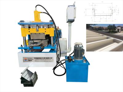 China GI Aluminum 0.3-0.8mm Thickness Flat Pan Roll Forming Machine With Hydraulic Stop Cutting For Metal Patio Covers for sale