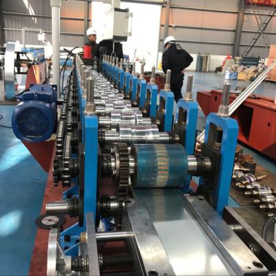 Cina rotolo di 15m/Min Galvanized Metal Shutter Door che forma macchina con il modello di goffratura in vendita
