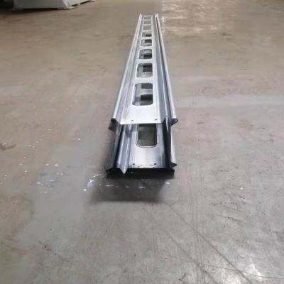 Cina 7.5kw ha perforato il rotolo della porta della stecca dell'otturatore dei fori che forma la macchina in vendita
