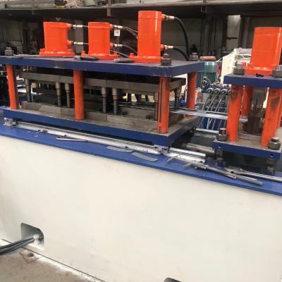 Cina 7.5kw ha perforato il rotolo della porta della stecca dell'otturatore dei fori che forma la macchina in vendita