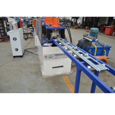 Cina sportello d'acciaio del metallo galvanizzato 1.2mm laminare a freddo formazione della macchina con il sistema di raffreddamento ad acqua in vendita