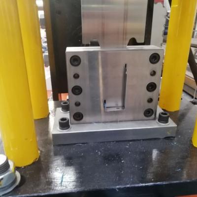 中国 304油圧に打つことの機械を形作るステンレス鋼72*35mmのサイズLポストの角度ロール 販売のため