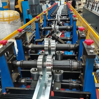 China o rolo da trilha do parafuso prisioneiro da largura de 120mm que forma a máquina 4KW galvanizou o perfil de aço do canal à venda