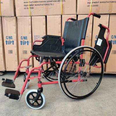 Cina Sedia a rotelle d'acciaio ricoprente di piegatura di colore con il poggiapiedi di Flip Up Desk Armrest Detachable in vendita