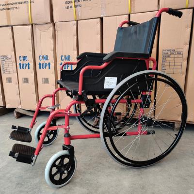 中国 机のArmrestの取り外し可能な足台の上のフリップの色のコーティングの折りたたみの鋼鉄車椅子 販売のため