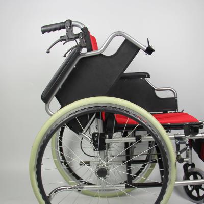 Cina Sedia a rotelle manuale di alluminio multifunzionale facilmente Flip Up Armrest portatile in vendita