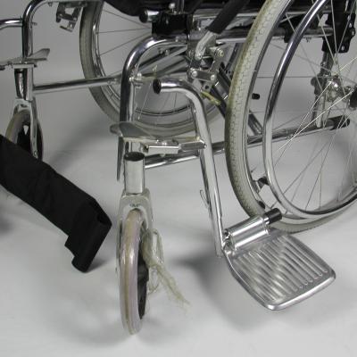 Cina Rich Configuration Folding Steel Wheelchair multifunzionale Flip Up Armrest in vendita