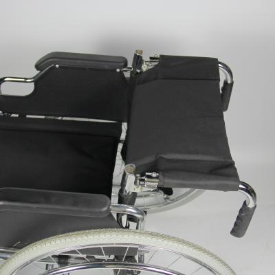 Cina Rich Configuration Folding Steel Wheelchair multifunzionale Flip Up Armrest in vendita