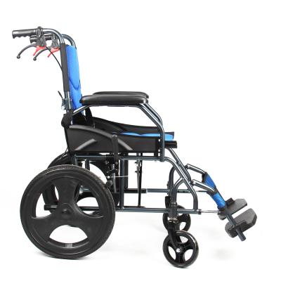 中国 フリップArmrestが付いている折り畳み式の手動車椅子を運び、貯えること容易なカスタマイズされた車輪のライト級選手 販売のため