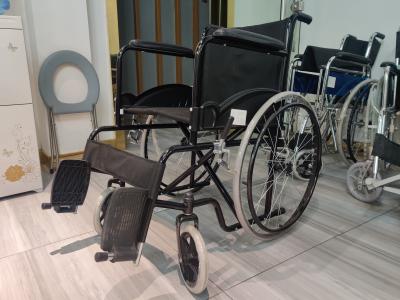 中国 固定Armrestの折りたたみの鋼鉄車椅子の重量の限界100kgs 販売のため