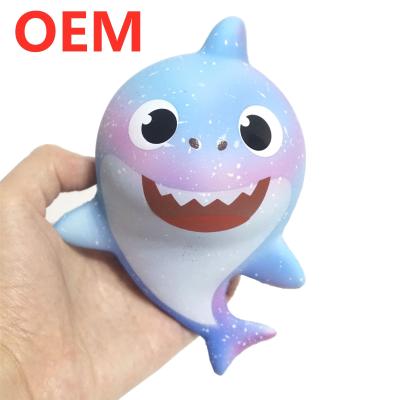 Chine Des jouets personnalisés en mousse de requin. à vendre