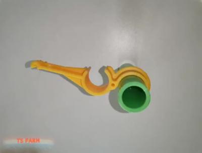 China watering line accessory S hook for round pipe for sale