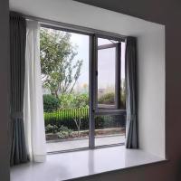 China Hennesa DIY Retractable Screen Window Wind Resistance Class 2 for sale