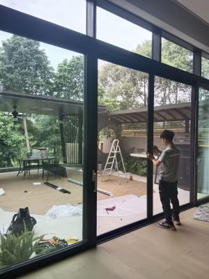Cina Hennesa Barrier Free Screen Door Aluminium Construction Screw In Installazione in vendita