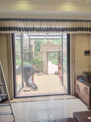 Cina Hennesa Barrier Free Screen Door Aluminium Construction Screw In Installazione in vendita