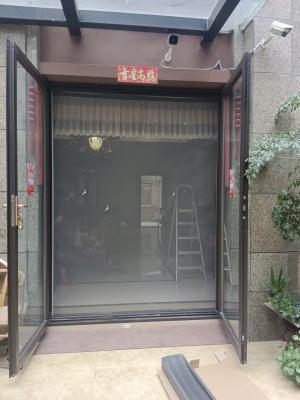 Cina Hennesa Barrier Free Screen Door Aluminium Construction Screw In Installazione in vendita