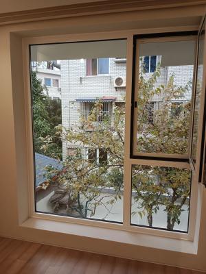 Cina Fly Screen Mosquito Screen Retractable Sliding Roller Retractable Screen Window Customized in vendita
