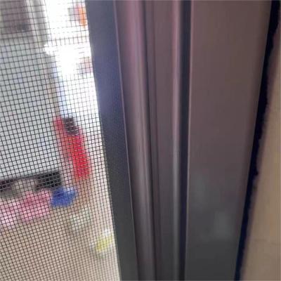 Cina Fiberglass Anti Mosquito Net Trackless Retractable Fly Screens Door Flyscreen Door Aluminum Alloy Curtain Mesh  Custom in vendita