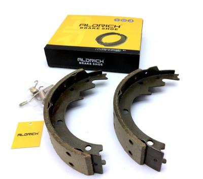 China 220mm Iron Drum Brake Shoe Pad Assembly Replacement For Passenger Motorcycle for sale