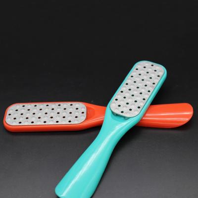 Cina Lima per calli per piedi in metallo con manico per la rimozione della pelle morta in vendita