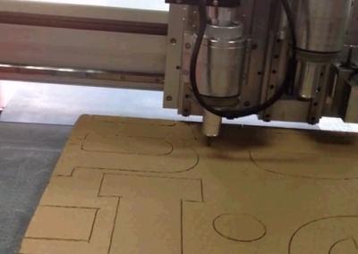 China Digital printing finishing cutting xanita reboard flatbed cutter sample production for sale