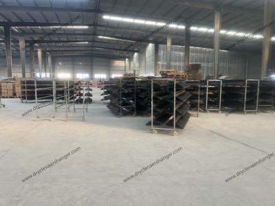 Cina 2.6mm Plastico rivestito di metallo appendiabiti bianco per la lavanderia a secco in vendita