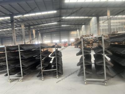 China 16 inch Wit Kleur Droogreiniger Draadhangers Metalen Voor Wasserijwinkels Te koop