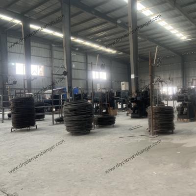 China Lichte dradenhangers voor droogschoonmaak met zilveren afwerking Te koop