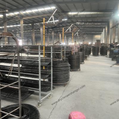 中国 PVCで覆われた吊るしワイヤ 白 青または黄金 40cm ハンガー 販売のため