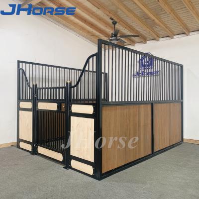 China La stalla portatile del cavallo della costruzione prefabbricata estetica professionale fronteggia con la vasta porta for sale
