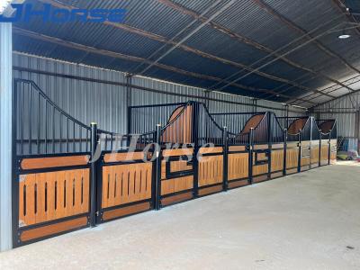 China Poedercoated Euro Horse Stalls Aanpasbare constructie Te koop