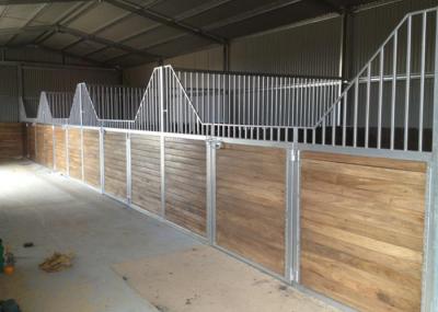 China Luxury Portable Horse Box Stalls , Manual Welding Metal Galvanized Horse Panels for sale
