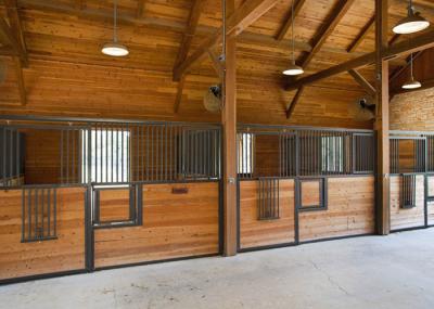 China Luxury Portable Horse Box Stalls , Manual Welding Metal Galvanized Horse Panels for sale