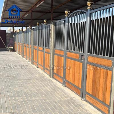 China Gepersonaliseerde paardenstal dennen hout type Voor het comfort van paarden veiligheid Te koop