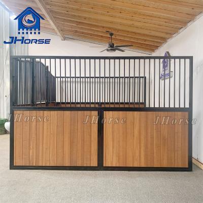 China Largura y altura espaciosos Caballo estable para el alojamiento duradero de los caballos en venta