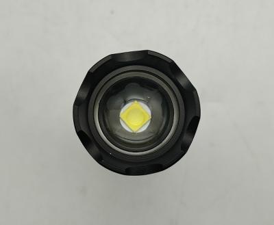Cina zoom di tempo di esercizio della torcia elettrica 4hours di 400lm LED 164g 4.4x14.1 (15,8) cm IPX5 regolabile in vendita