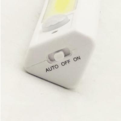 Cina Luce del Governo del triangolo LED della batteria con la PANNOCCHIA di plastica 4W di PS dell'ABS del sensore 270x25x25mm in vendita