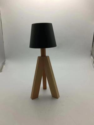 Cina Rechargeable Wooden Base Battery Operated Night Light For Nursery 200lm in vendita