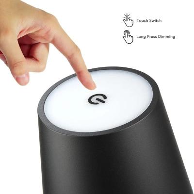Cina Lampada da tavolo ricaricabile 3 in 1 a batteria IP44 Caldo Bianco Metallo di Ferro + ABS 150lm in vendita