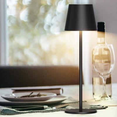 Cina Lampada da tavolo ricaricabile 3 in 1 a batteria IP44 Caldo Bianco Metallo di Ferro + ABS 150lm in vendita
