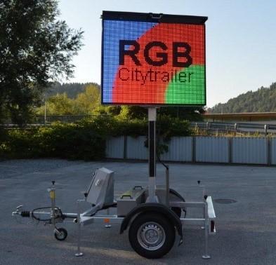 Cina Forum mobile di traffico dei segnali stradali di Van Trailer VMS del camion LED in vendita