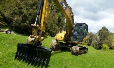 Cina Materiale di Rake Bucket Steel Q355B dell'escavatore Cat320 per 20 tonnellate 45 tonnellate in vendita