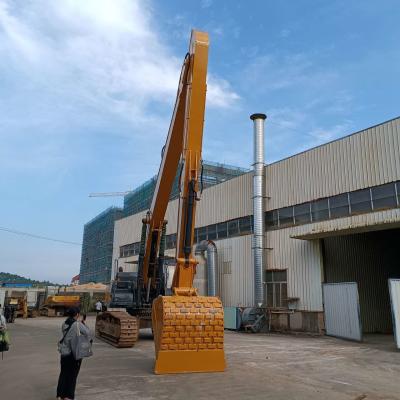 China Graafmachine lange boom 18 Meter voor XCMG550 met 2,5cbm ontlading hopper emmer lange bereik boom Te koop