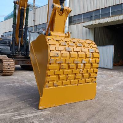 China Graafmachine lange boom 18 Meter voor XCMG550 met 2,5cbm ontlading hopper emmer lange bereik boom Te koop