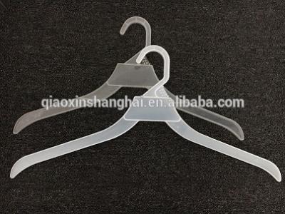 China Vics Hanger 225.229, high quality plastic top hanger for sale