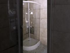 5mm clear glass shower enclosure with white profile