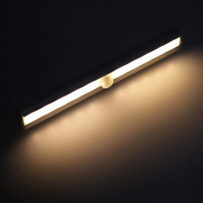 China Wireless Wall Mounted PIR Motion Sensor 4*AAA Battery Operated Led Closet Light for sale